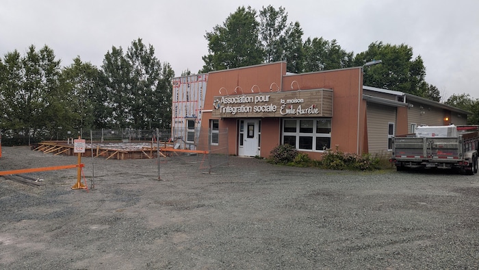 Les locaux de la Maison Émile Aurélie ne suffisent plus pour son camp ...