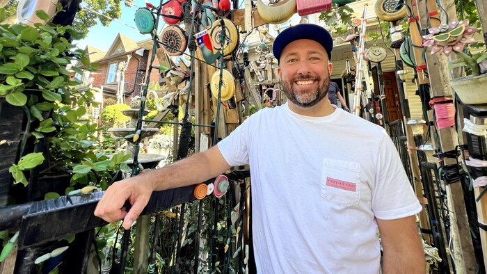 Les adieux du quartier à l’étrange maison des poupées de Toronto ...