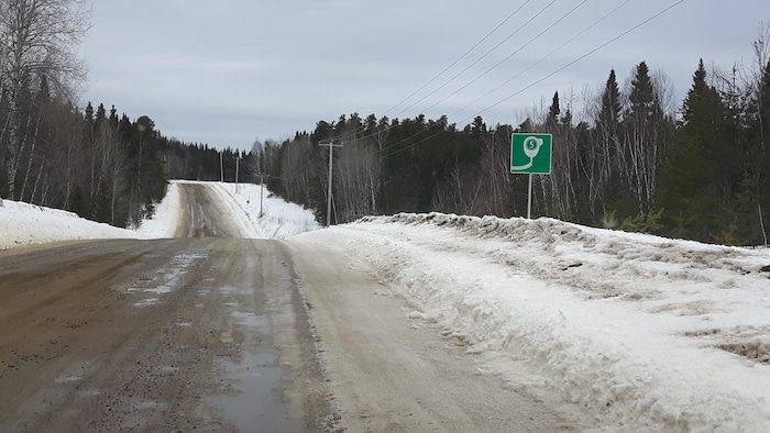 Route de Manawan : c’est comme rouler dans un « champ de patates ...