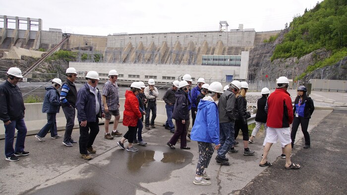 Début des visites aux centrales Manic-2 et Manic-5 | Radio-Canada