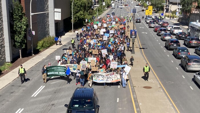 Marche pour le climat : des centaines de personnes dans les rues d ... Marche pour le climat : des centaines de personnes dans les rues d ...