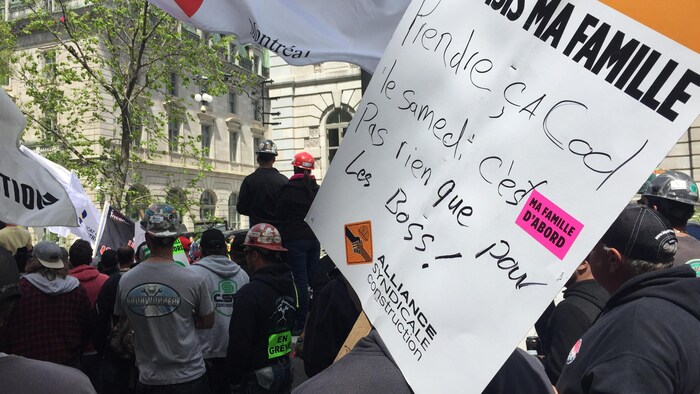 Manifestation monstre de travailleurs à Québec | Radio-Canada