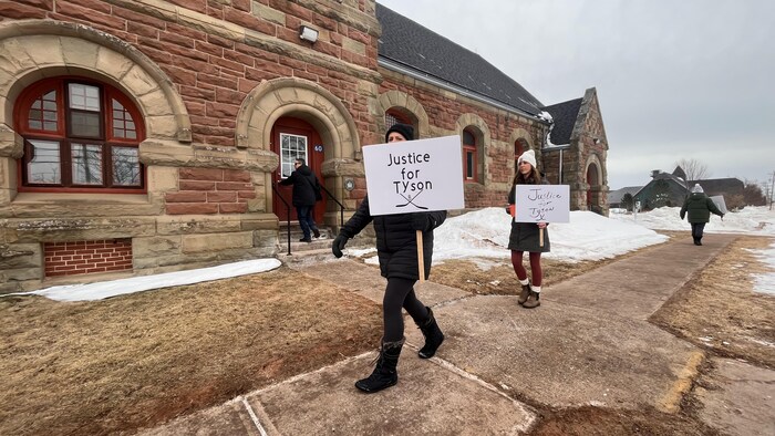 Les accusations sont suspendues contre un jeune accusé du meurtre de ...