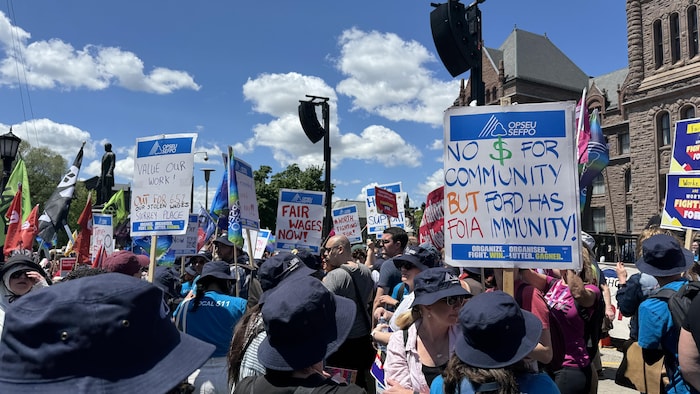 Privatisation de la santé en Ontario : 8000 manifestants à Queen’s Park ...