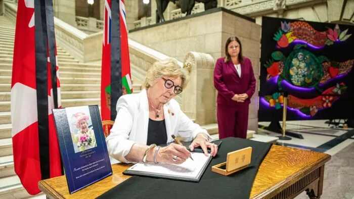 Décès de la reine : période de deuil au Manitoba | Radio-Canada