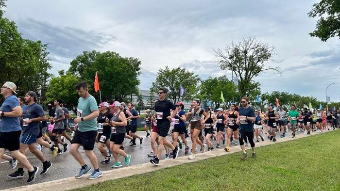 Le temps pluvieux n’a pas émoussé les ardeurs des athlètes au Marathon ...