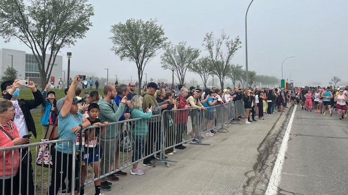 Les coureurs ont afflué dans les rues de Winnipeg pour le marathon du ...