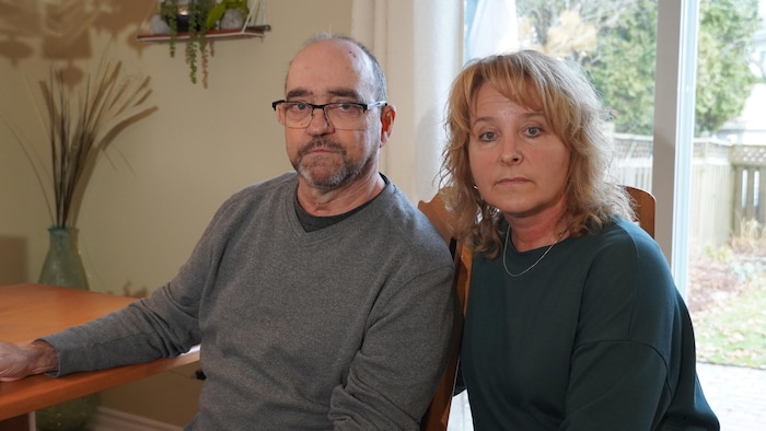 Atteint d’un cancer et privé d’assurances, un employé de Postes Canada ...