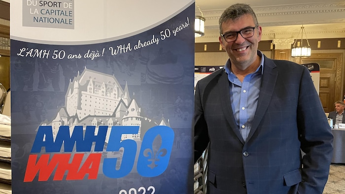 Bobby Hull célèbre les 50 ans de l’AMH à Québec | Radio-Canada