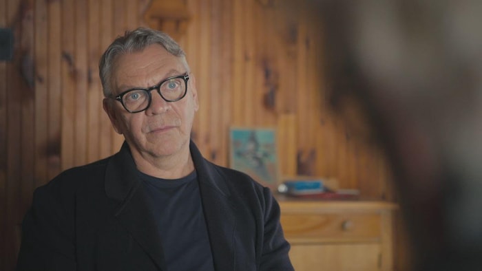 Marc Labrèche débarque sur Crave avec la série documentaire Le roi du ...