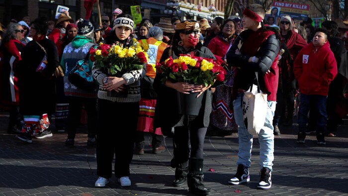 Marcher Et Demander Plus En Mémoire Des Femmes Autochtones Disparues Et