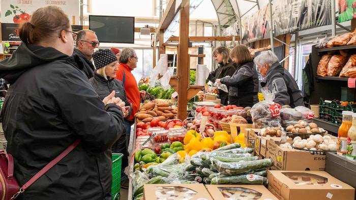 Les marchés publics, très populaires, mais encore fragiles | Radio-Canada