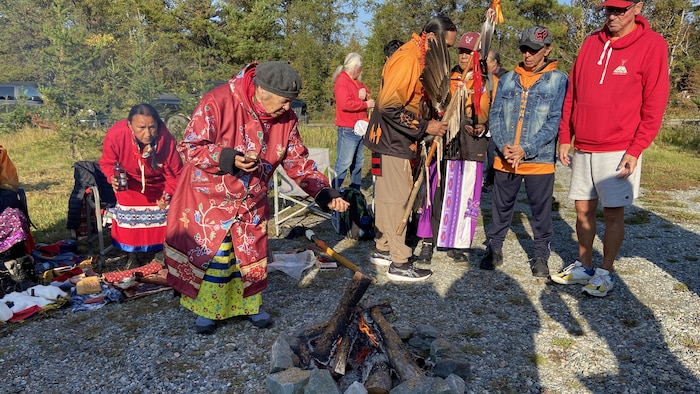 Ils marchent pour ramener les survivants de pensionnats autochtones à Kitcisakik | Radio-Canada
