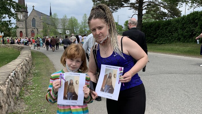 Une marche en l’honneur de Madison Roy-Boudreau | Radio-Canada