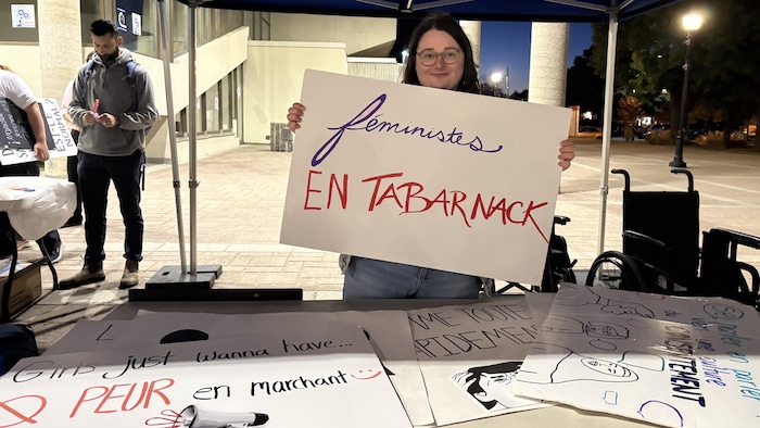 Une marche pour dénoncer les violences faites aux femmes | Radio-Canada