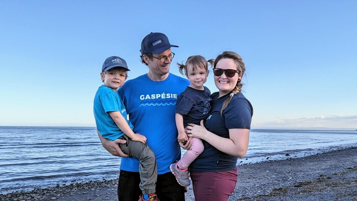 Une grande vague bleue pour la 18e Journée de la Gaspésie | Radio-Canada
