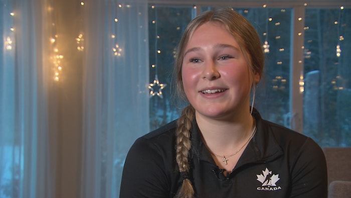 Deux hockeyeuses de Québec au Mondial de hockey des moins de 18 ans | Radio-Canada