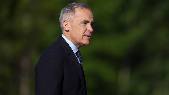 Mark Carney participe à une course, à pied, de 26 km | Radio-Canada