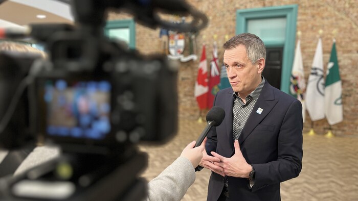 Tarifs douaniers : « Je vais faire tout ce que je peux pour aider », assure Mark Sutcliffe ...