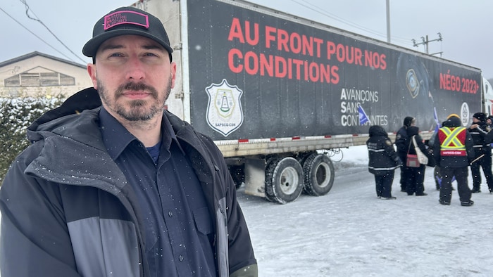 Des agents correctionnels du centre de détention de Sherbrooke se font ...
