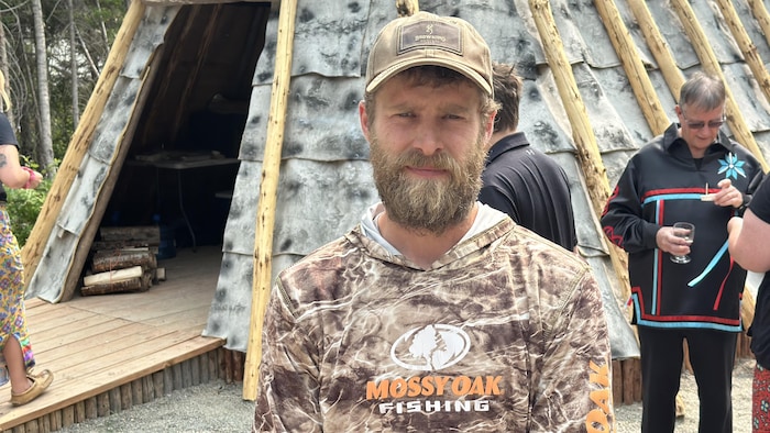 Dormir dans des wigwams traditionnels à Forillon | Radio-Canada