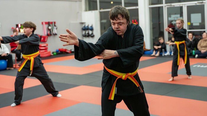 Passionné de sport au-delà de son handicap | Radio-Canada