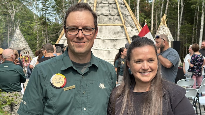 Dormir dans des wigwams traditionnels à Forillon | Radio-Canada