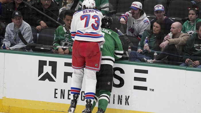 Une audience en personne pour l’attaquant des Rangers Matt Rempe ...