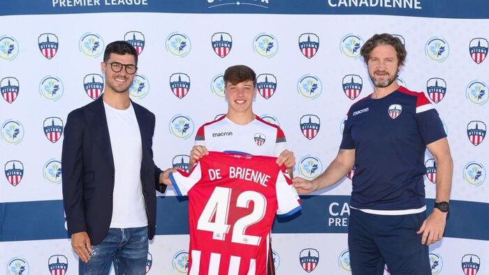 L'Atlético Ottawa ajoute un talent local à son effectif | Radio-Canada