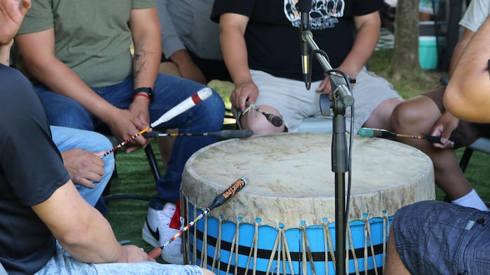 Un 31e Mawiomi sous le soleil à Gesgapegiag | Radio-Canada