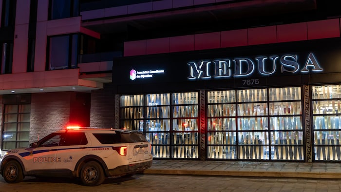 La bijouterie Medusa vandalisée à Québec, trois personnes arrêtées ...