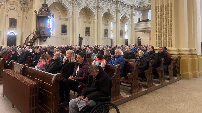 Plusieurs fidèles à la traditionnelle messe de Pâques à la cathédrale ...