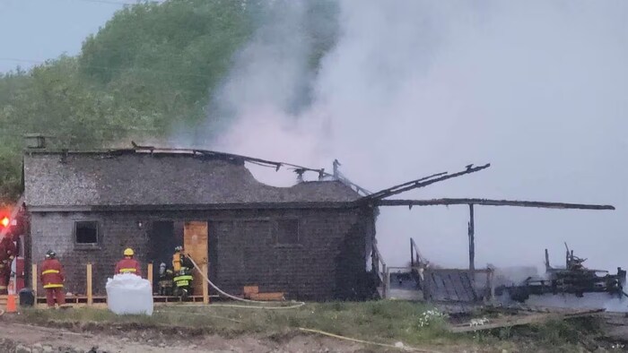 Un moulin historique part en fumée dans la région de Meteghan | Radio ...