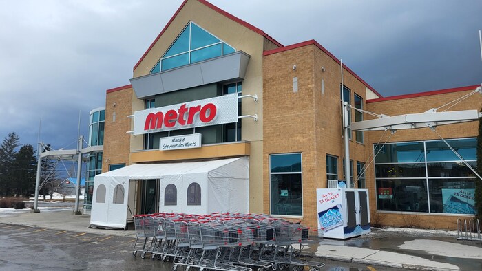 Opération nettoyage terminée au Métro de Sainte-Anne-des-Monts | Radio ...