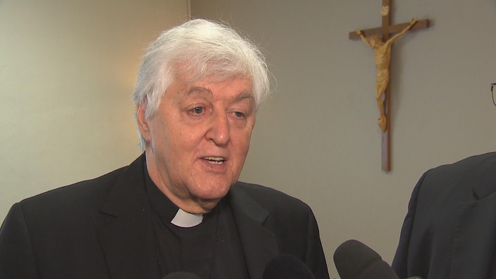 Plus de transparence pour le clergé | Radio-Canada