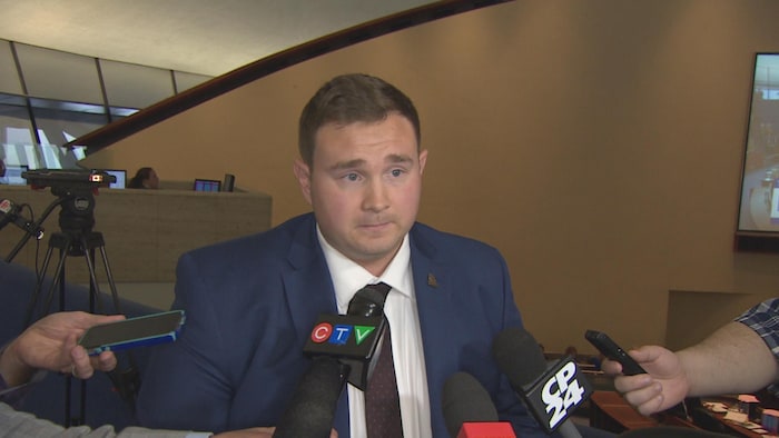 Atteint de la COVID-19, Michael Ford se retrouve à l'hôpital | Radio-Canada