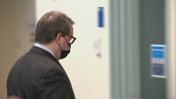 La présumée victime de Michel Venne pressée de questions | Radio-Canada