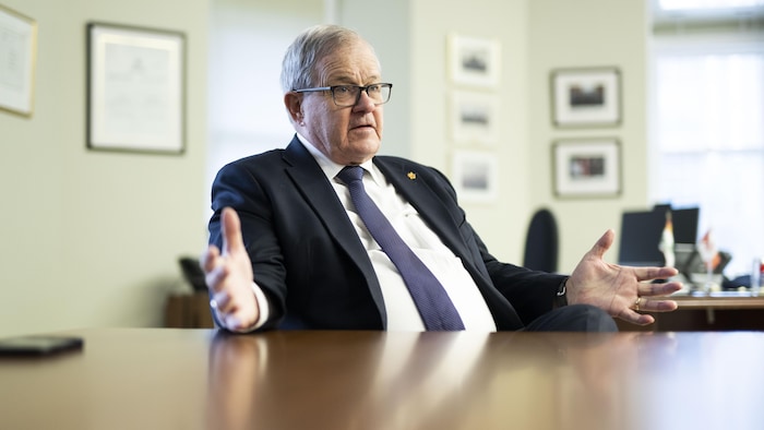 Aide à mourir proposée à des vétérans : un seul employé du ministère en ...