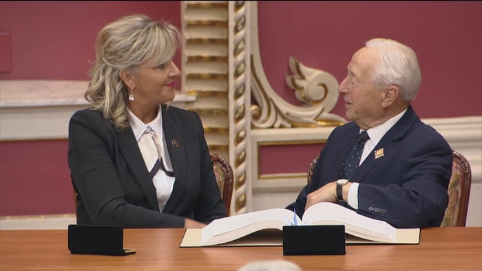 Andrée Laforest demeure ministre des Affaires municipales, mais perd l ...