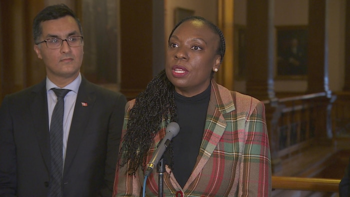 Mitzie Hunter ne veut pas être chef du Parti libéral mais songe à la ...