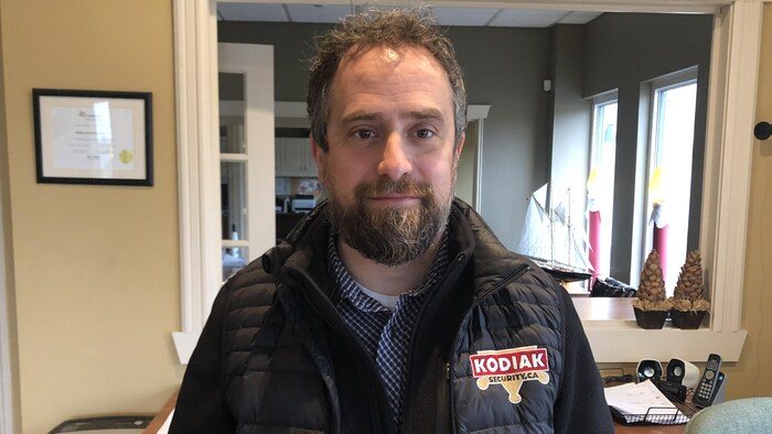 Vols de colis : engouement pour les caméras de surveillance | Radio-Canada