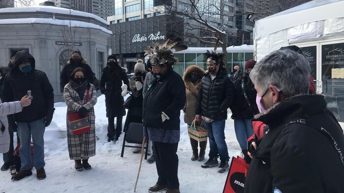Une cérémonie à la mémoire de Raphaël André au square Cabot | Radio-Canada