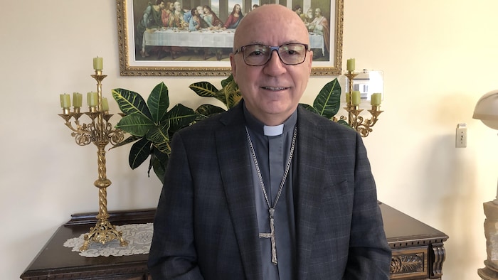 Mgr René Guay rend hommage à Benoît XVI | Radio-Canada