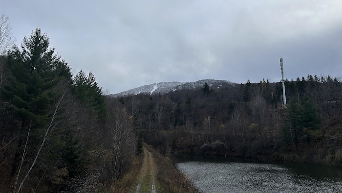 Les monts Sutton et Bromont se préparent pour la saison de ski | Radio ...