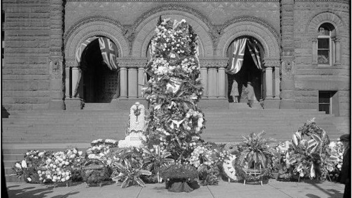 Jour du Souvenir : 100 ans pour le cénotaphe de Toronto | Radio-Canada