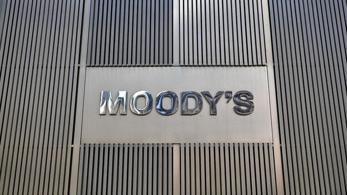 Moody’s abaisse la note de la dette américaine de Aaa à Aa1 | Radio-Canada