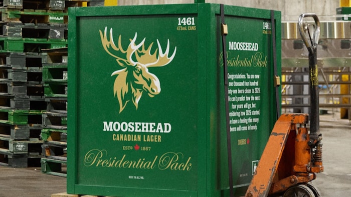 Une caisse Moosehead de 1461 bières pour « tenir jusqu’à la fin » du ...