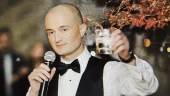 Mort de Rob Morfitt : « La police était sur les toits », dit un témoin ...