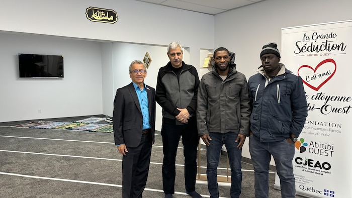 Une mosquée ouvre ses portes à La Sarre | Radio-Canada