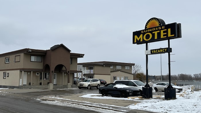 Sunrise Motel : le député Gary Grewal défend les frais imposés aux ...